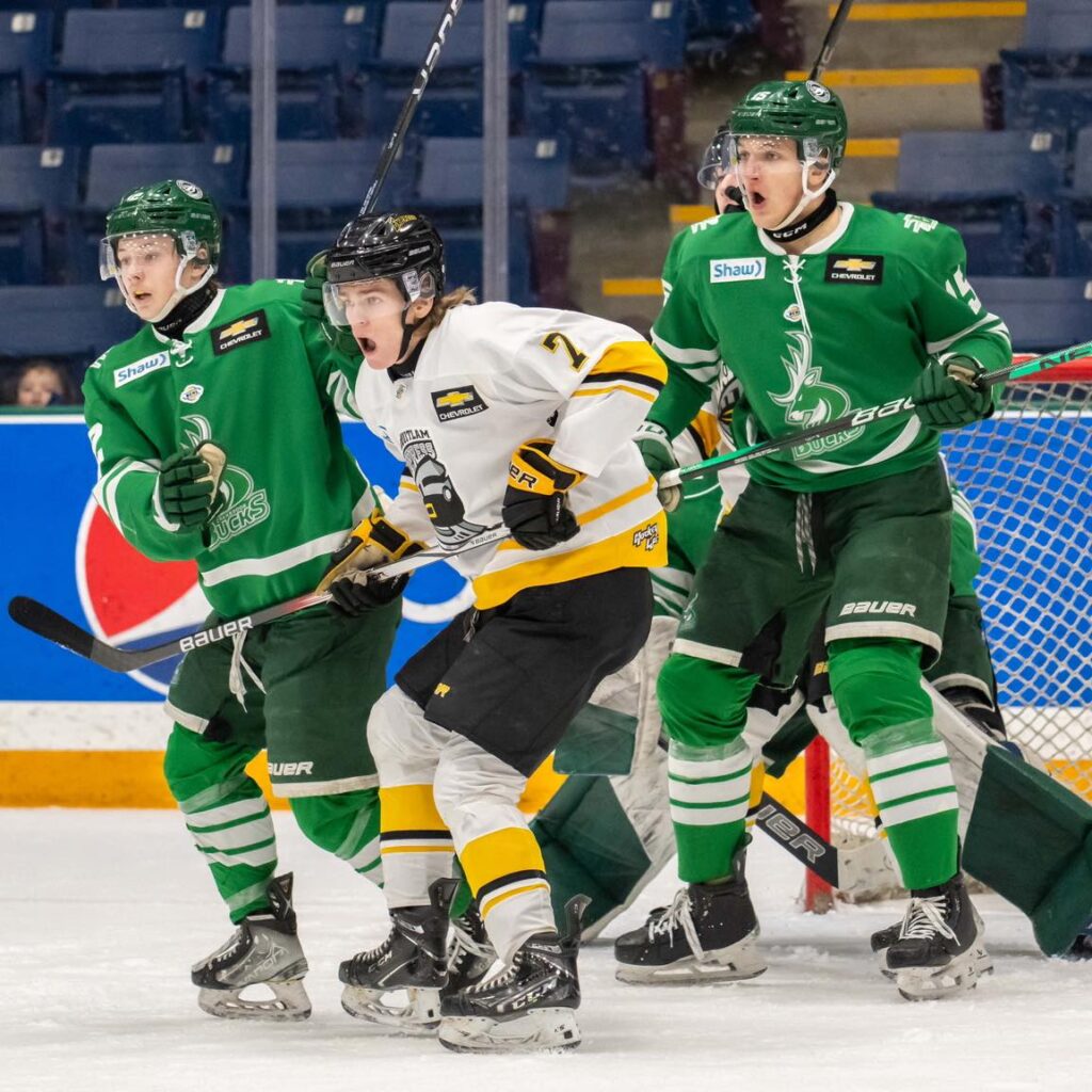Urness returns, Bucks fall 3-2 | Cranbrook Bucks